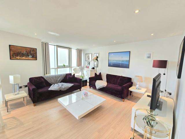 Apartment to rent in No 1 Building, Gunwharf Quays, Portsmouth, PO1 | Leaders