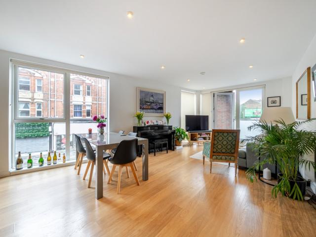 apartment to rent in Oldridge Road, London, SW12