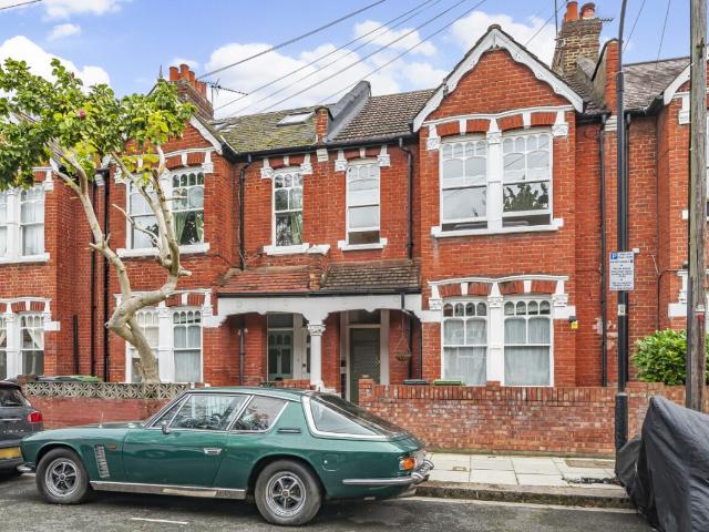 apartment to rent in Ormiston Grove, London, W12