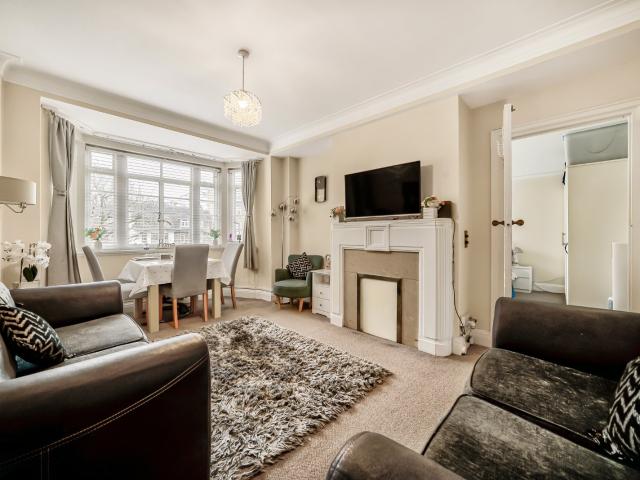 apartment to rent in Pembroke Road, London, W8