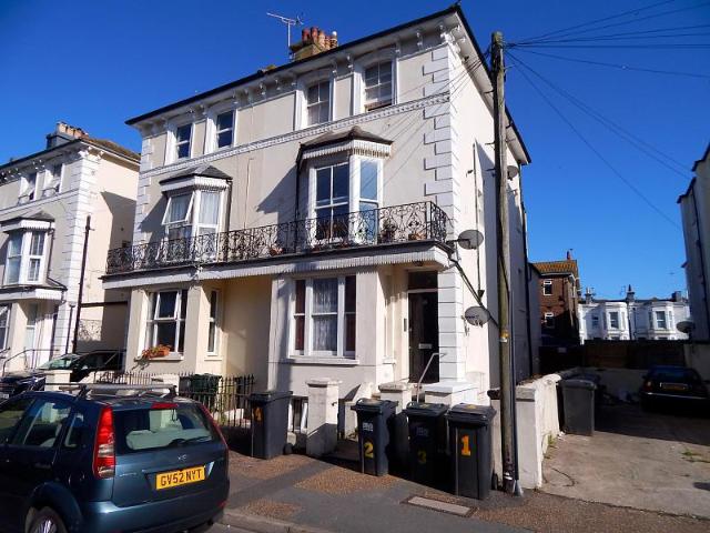 Apartment to rent in Pevensey Road, Eastbourne, BN21 | Leaders