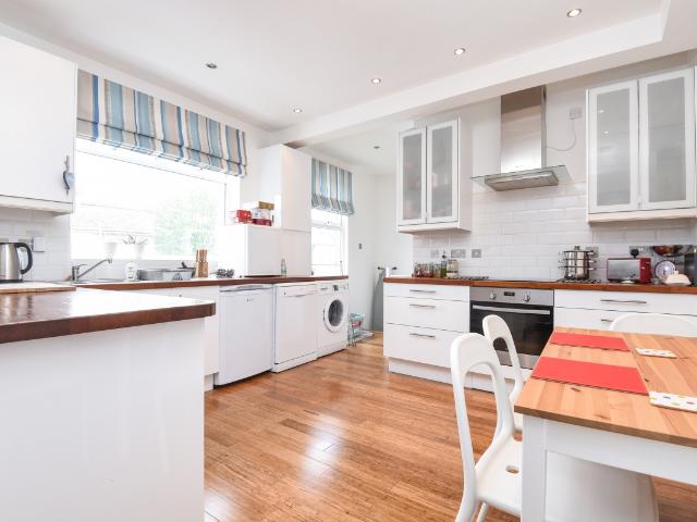 apartment to rent in Pevensey Road, Tooting, London, SW17