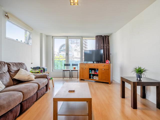 apartment to rent in Plough Way, Surrey Quays, London, SE16