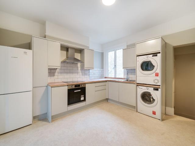 apartment to rent in Pretoria Road, London, SW16