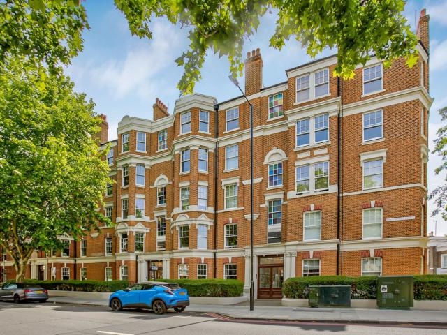 apartment to rent in Prince of Wales Drive, London, SW11
