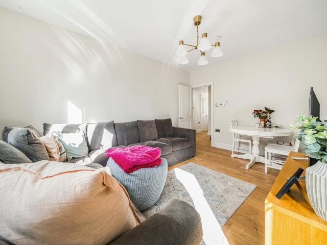 apartment to rent in Queen Caroline Street, London, W6