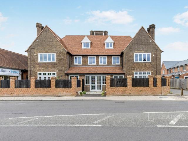 Apartment to rent in Queen Street, RH13 | Leaders