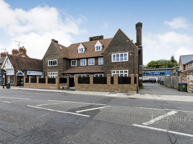 Apartment to rent in Queen Street, RH13 | Leaders