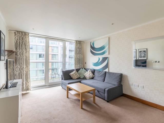apartment to rent in Queenstown Road, Battersea, London, SW11