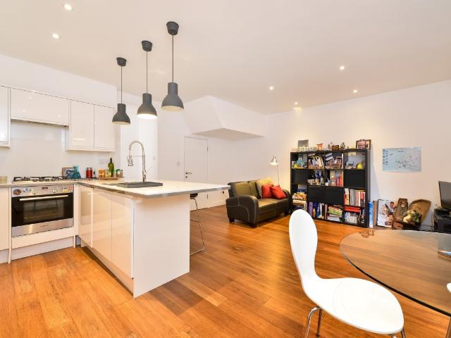 apartment to rent in Queenstown Road, Battersea, London, SW8