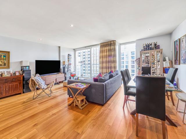 apartment to rent in Queenstown Road, London, SW11