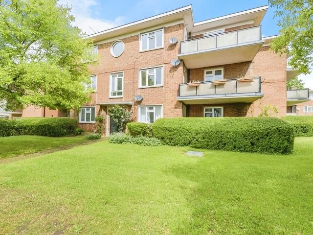 Apartment to rent in Queens Court, Hatfield Road, St. Albans, AL1 | Leaders