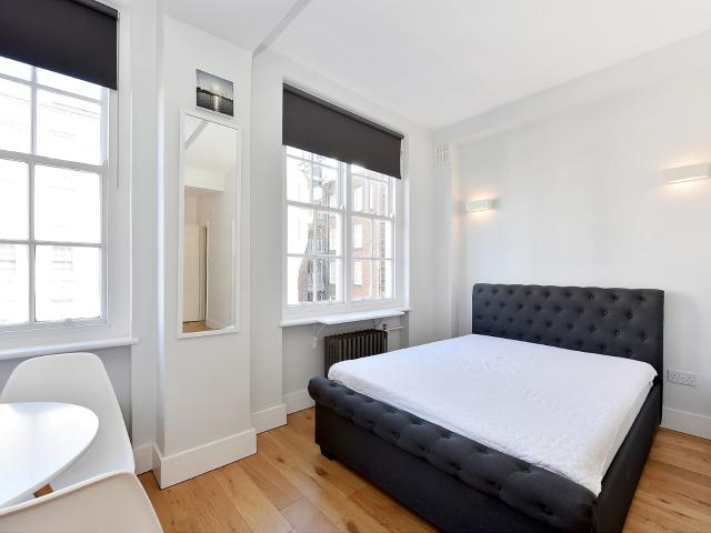 apartment to rent in Queens Court, Queensway, Bayswater, London, W2