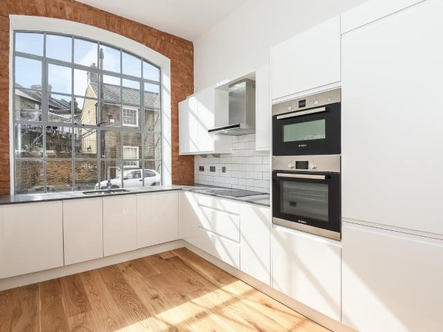 apartment to rent in Queens Row, London, SE17