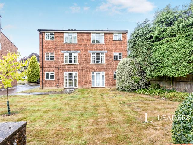 Apartment to rent in Ravenscroft Court, North Parade, Horsham, RH12 | Leaders