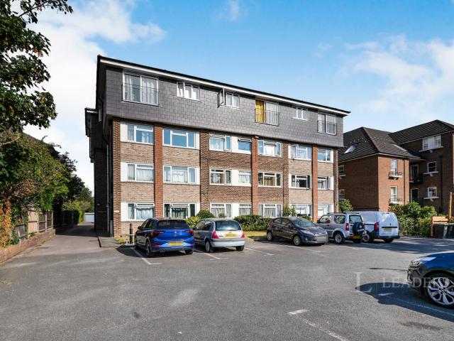 Apartment to rent in Rectory Road, Beckenham, BR3 | Leaders