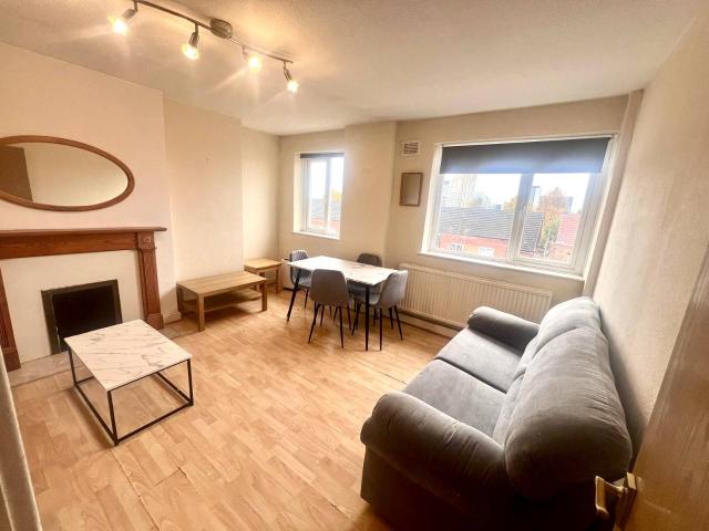 apartment to rent in Redmires Court, Eccles New Road, Salford, M5 4UT