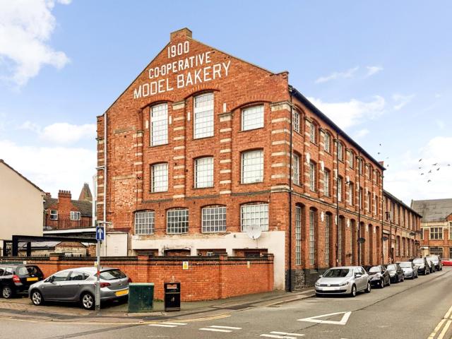 Apartment to rent in Regent Street, Kettering, Northamptonshire, NN16 | Leaders