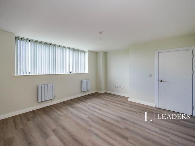 Apartment to rent in Roebuck House, Portsmouth, PO6 | Leaders