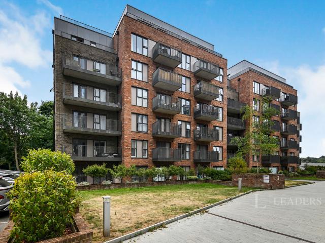 Apartment to rent in Rosalind Drive, Maidstone, Kent, ME14 | Leaders