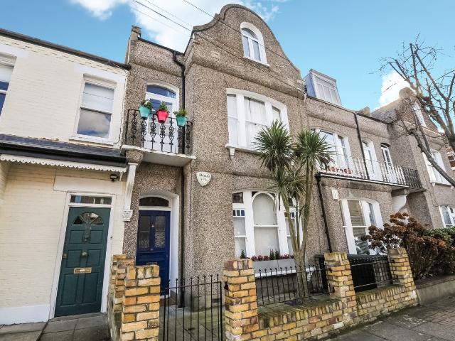 apartment to rent in Roskell Road, Putney, SW15
