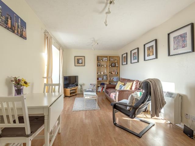 apartment to rent in Rossetti Road, London, SE16