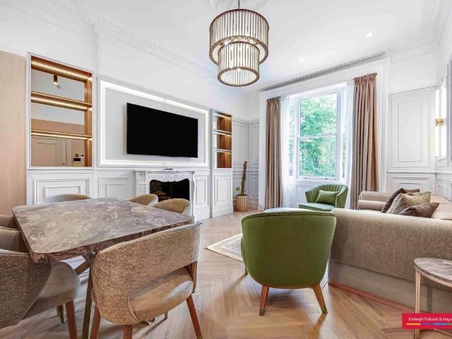 apartment to rent in Royal Crescent, London, W11