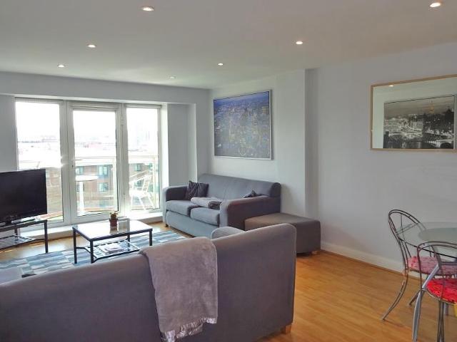 apartment to rent in Royal Plaza, 2 Westfield Terrace, Sheffield