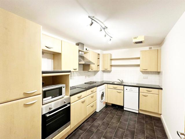Apartment to rent in Royal Plaza, 2 Westfield Terrace, Sheffield, S1 | Leaders