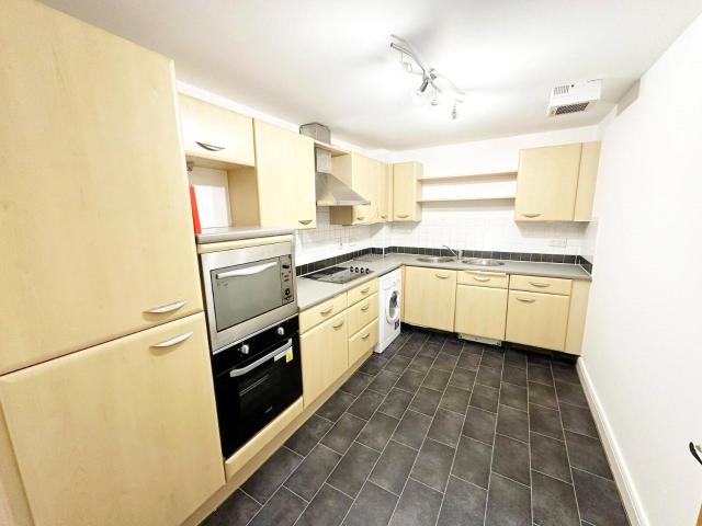 Apartment to rent in Royal Plaza, 2 Westfield Terrace, Sheffield, S1 | Leaders
