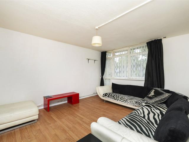 Apartment to rent in Samuel Street, London, SE18 | Leaders