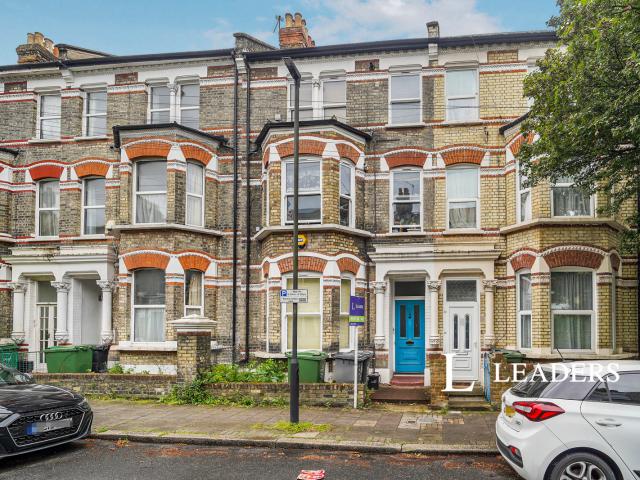 Apartment to rent in Sandmere Road, London, SW4 | Leaders