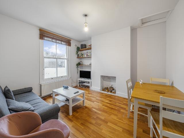 apartment to rent in Saltram Crescent, London, W9