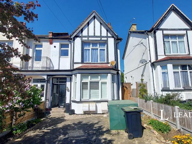 Apartment to rent in Satanita Road, Westcliff on Sea, Essex, SS0 | Leaders