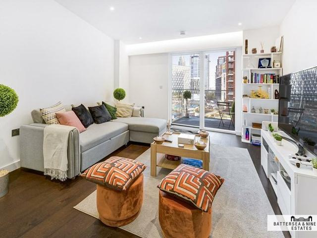 Apartment to rent in Senate Building, Lexington Gardens, SW11