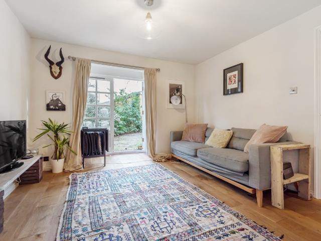 apartment to rent in Selhurst Close, Wimbledon Common, Southfields, SW19