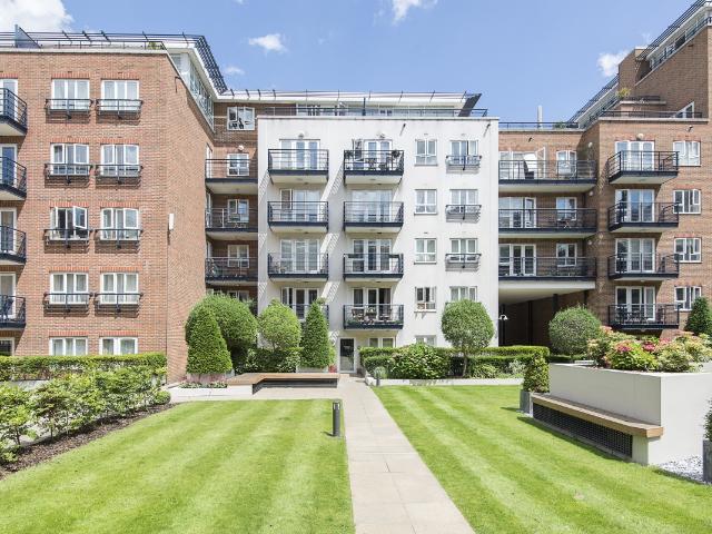 apartment to rent in Seven Kings Way, Kingston Upon Thames, Surrey, KT2