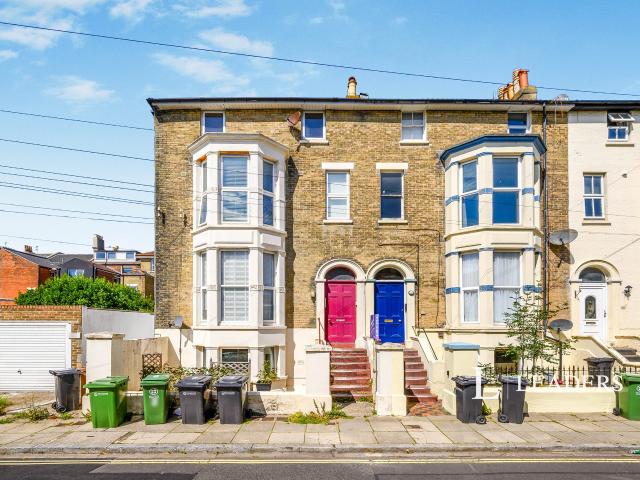 Apartment to rent in Shaftesbury Road, Southsea, Hampshire, PO5 | Leaders
