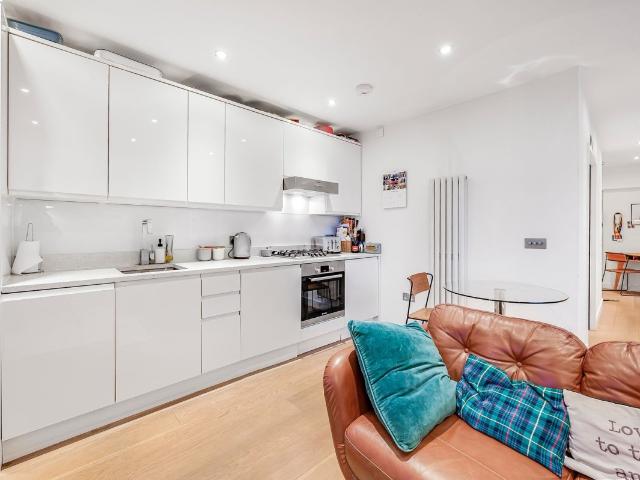 apartment to rent in Shepherds Bush Road, Hammersmith, London, W6