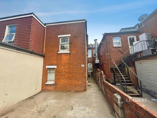 Apartment to rent in Shirley High Street, Southampton, Hampshire, SO15 | Leaders