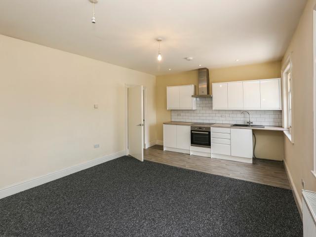 Apartment to rent in Shirley High Street, Southampton, Hampshire, SO15 | Leaders