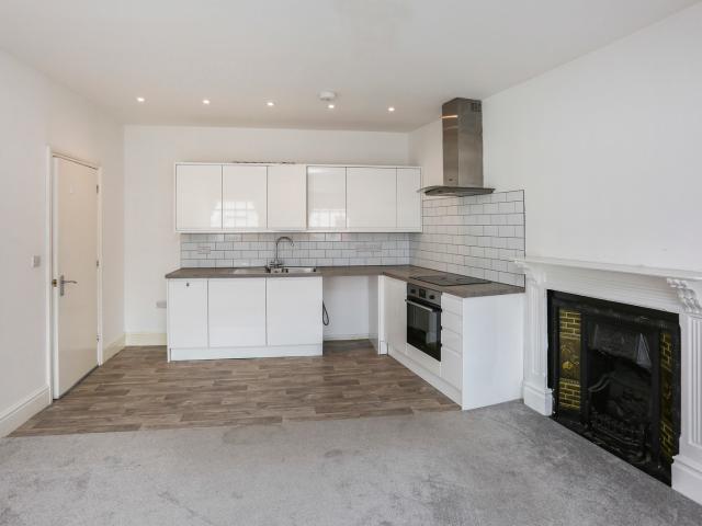 Apartment to rent in Shirley High Street, Southampton, Hampshire, SO15 | Leaders