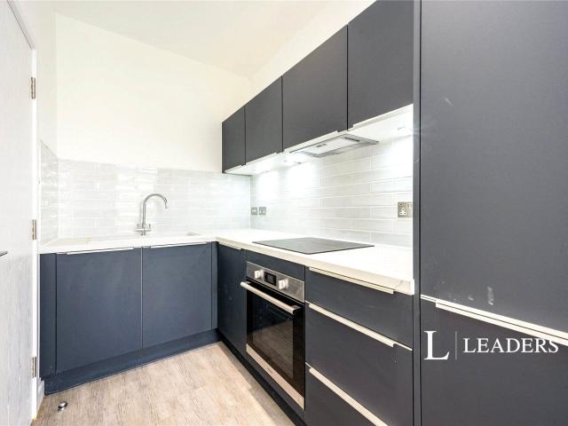 Apartment to rent in Silbury Boulevard, Milton Keynes, Buckinghamshire, MK9 | Leaders