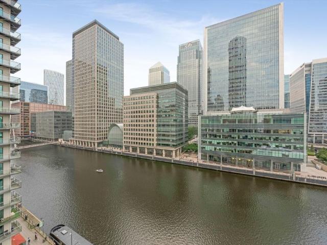 Apartment to rent in South Quay Plaza, E14