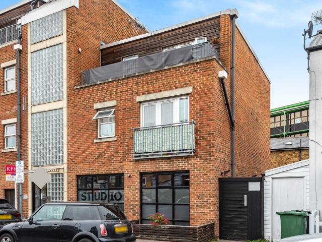 apartment to rent in Southsea Road, Kingston Upon Thames, Surrey, KT1