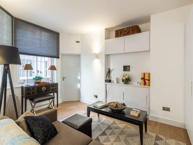 apartment to rent in Sloane Gardens, Sloane Square, London, SW1W