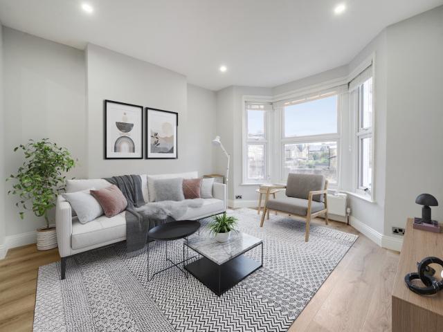 apartment to rent in Swanscombe Road, Chiswick, London, W4