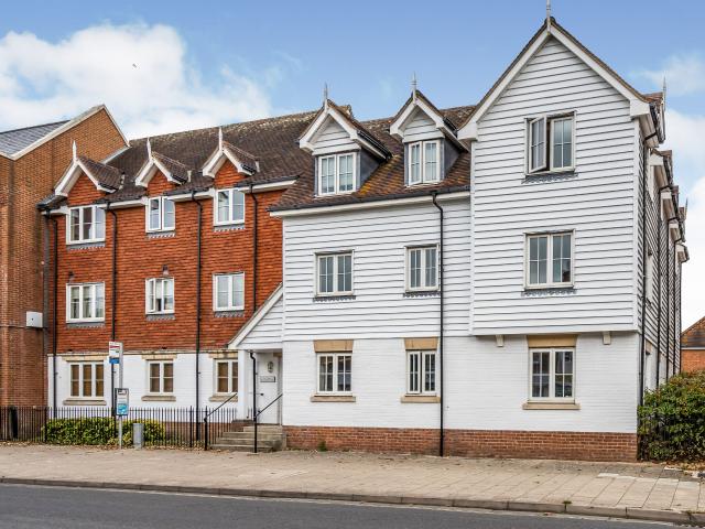 Apartment to rent in St Agnes Place, Chichester, PO19 | Leaders