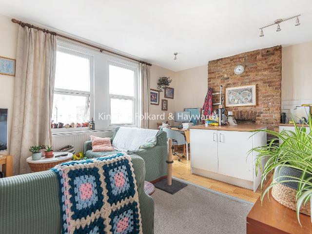 apartment to rent in St Georges Court, Tooting, London, SW17