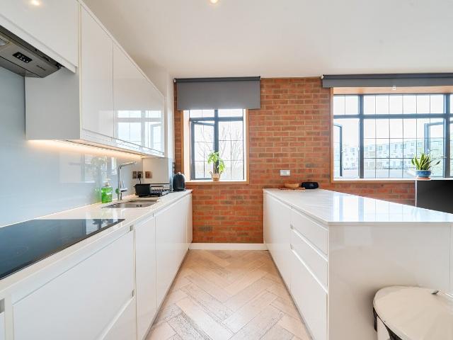 apartment to rent in St. James's Road, London, SE1